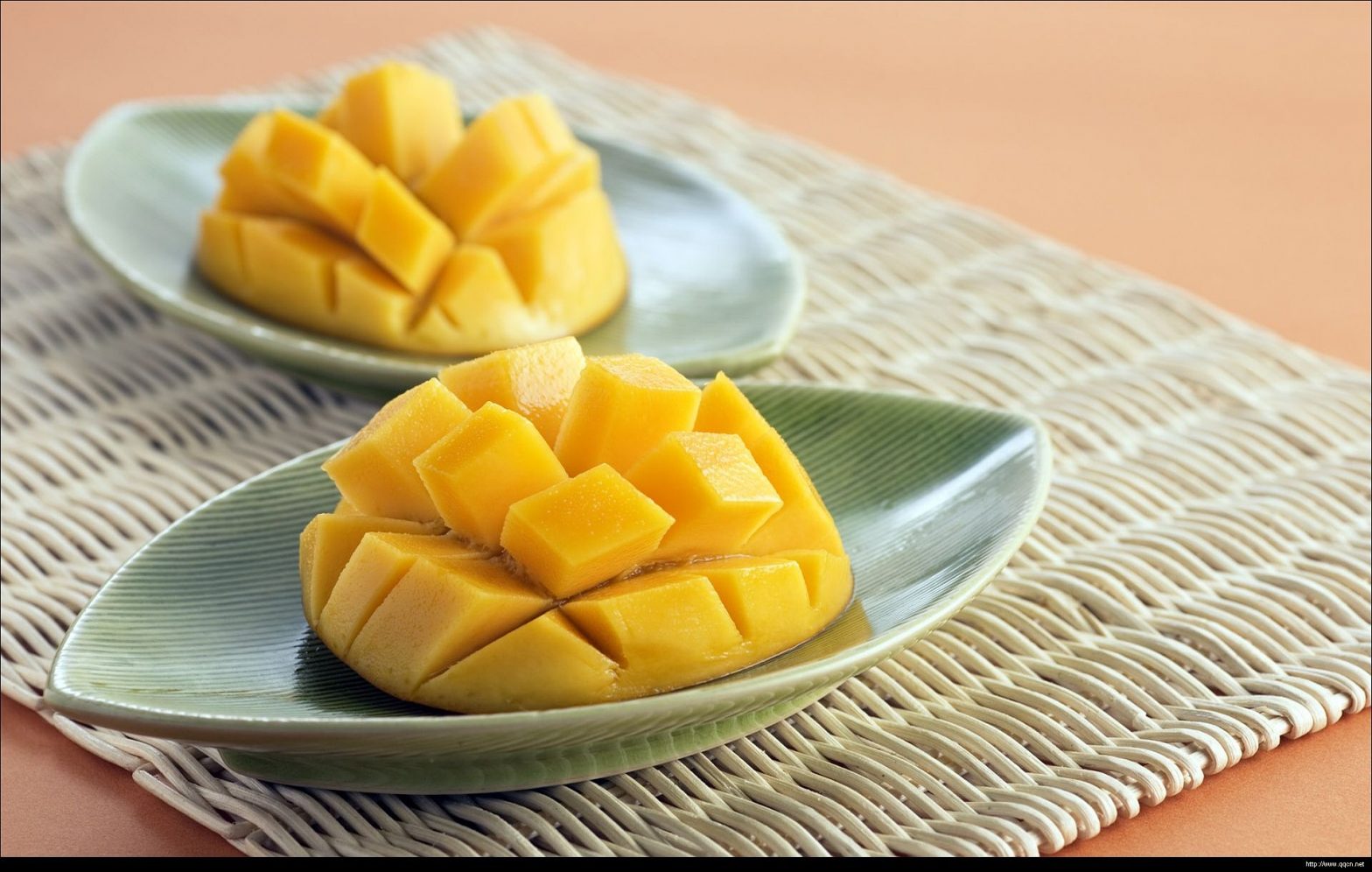 Arranging and presenting a mango for eating - SooperMango - Blog